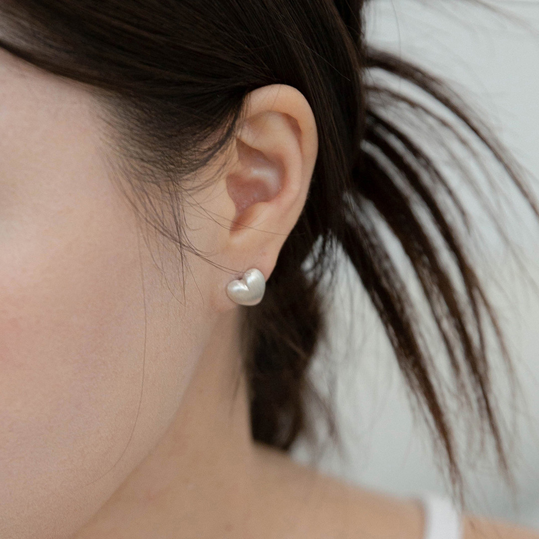 sanding texture heart earring - HAGO(하고)