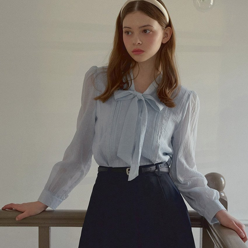 [TWEE] [정향`PICK] 로미르 레이스 타이 블라우스 - HAGO(하고)