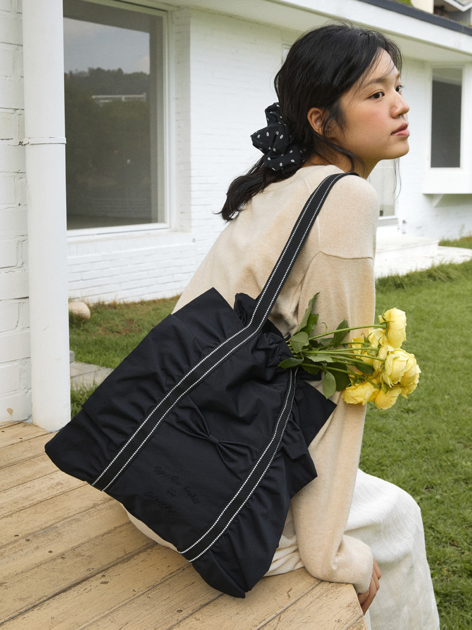 Ruffle drawstring bag_black - 하고(HAGO)