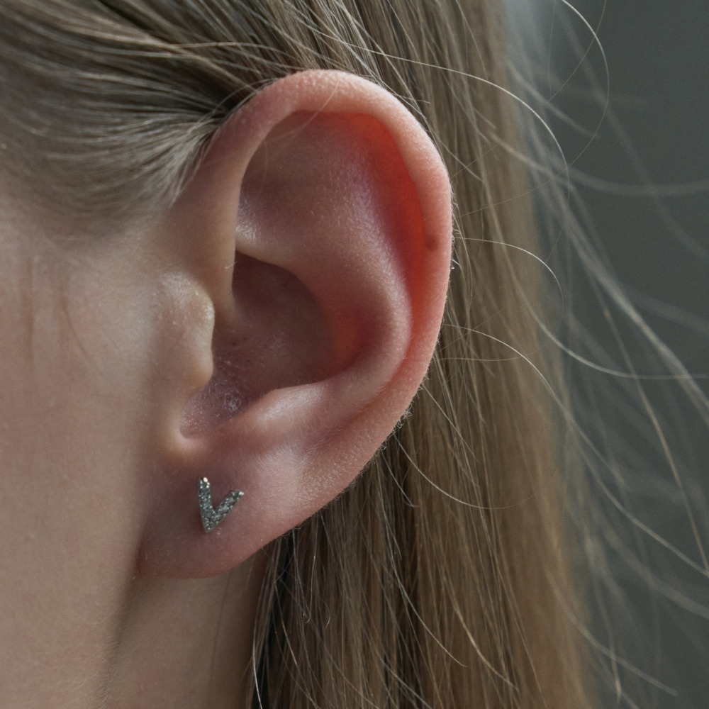 V POINT STUD EARRING SB_090 - HAGO(하고)