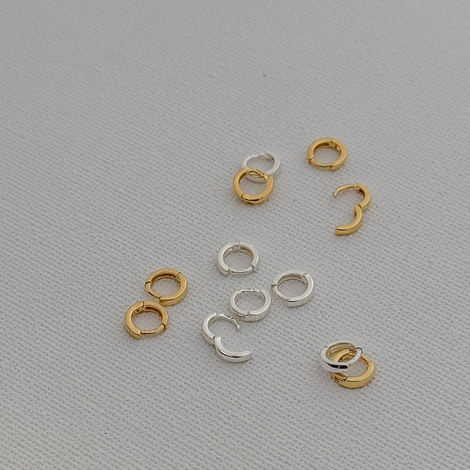 [925 Silver] Mini Cutting Earrings 6mm (Gold) - 하고(HAGO)