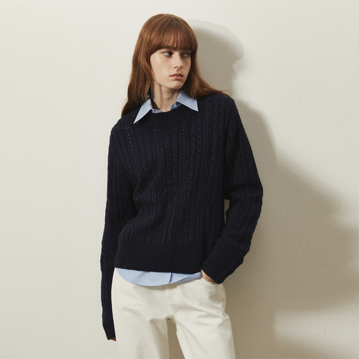 TWIST CABLE PUNCHING ROUND KNIT_NAVY - HAGO(하고)