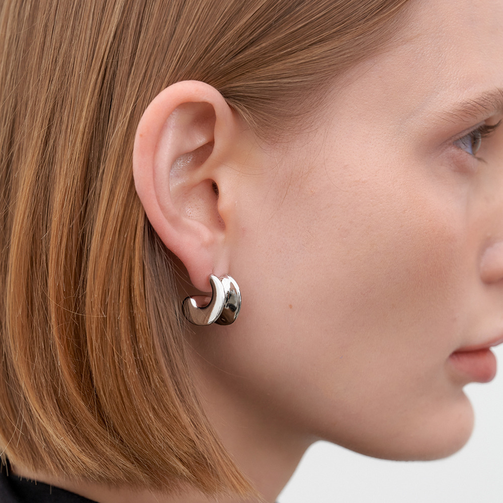 [가수 박혜원님 착용] bold curved earrings (E033_silver) - 하고(HAGO)
