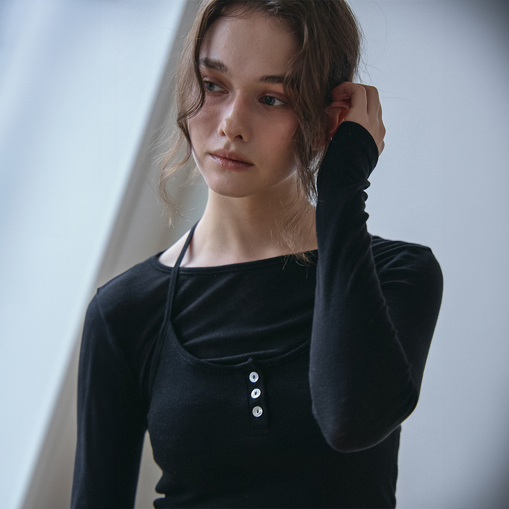 BUTTON POINT BUSTIER LAYERED T-SHIRT_BLACK - 하고(HAGO)