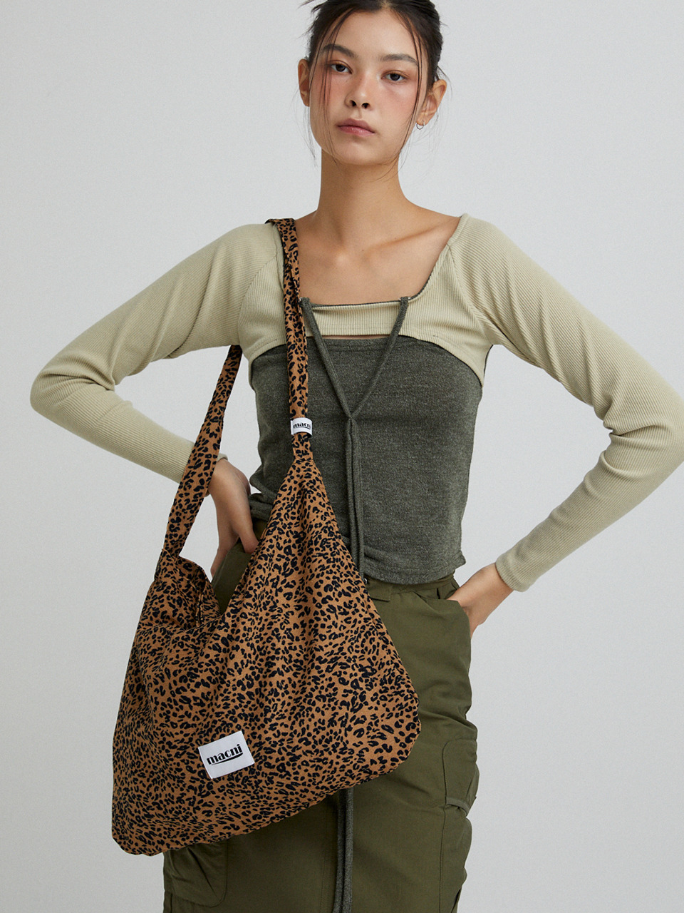 LEOPARD CORDUROY ECO CROSS BAG_BROWN - 하고(HAGO)