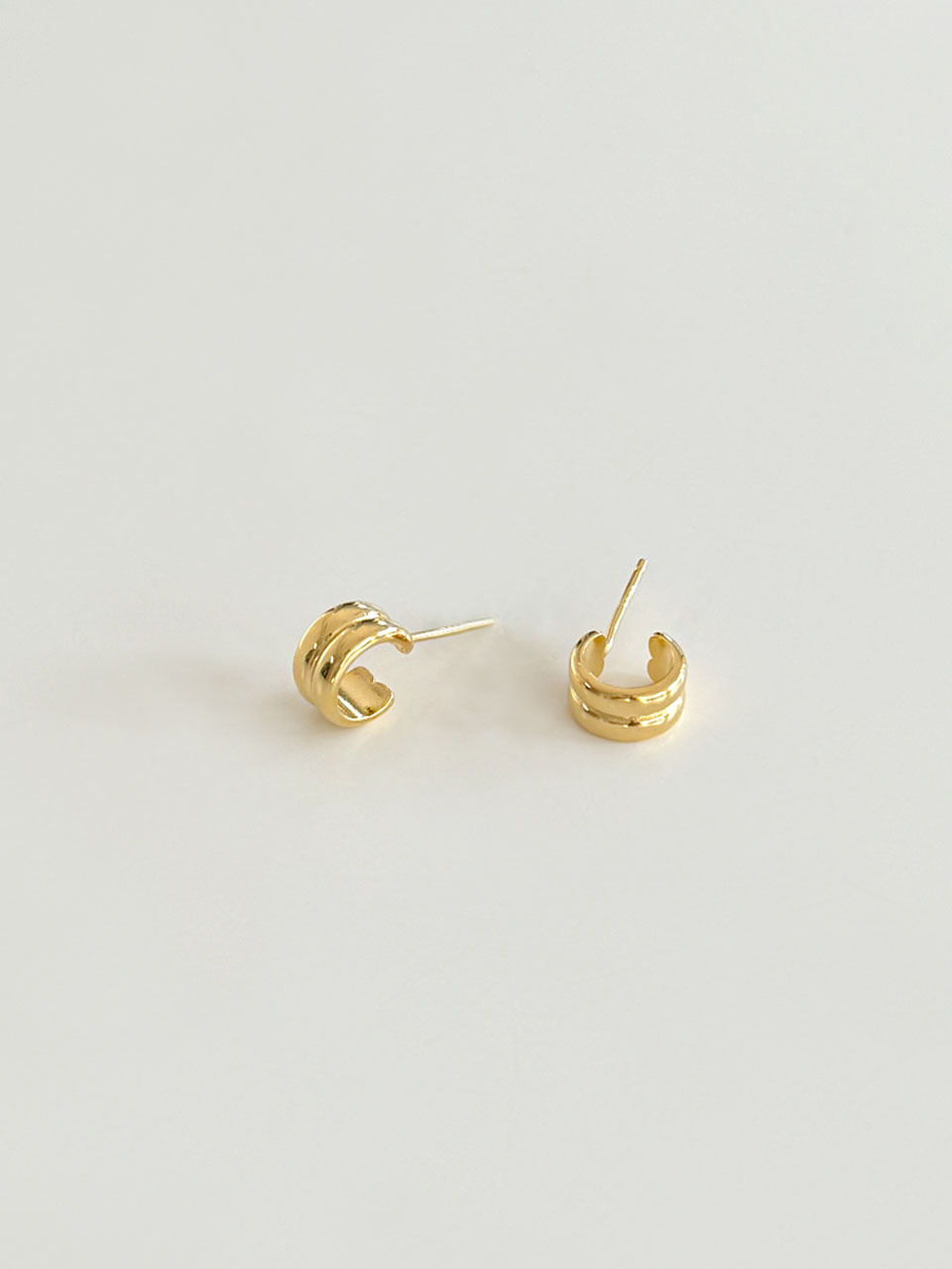 설인아,김지은 착용 Mini Double Ring Earring(gold) - HAGO(하고)