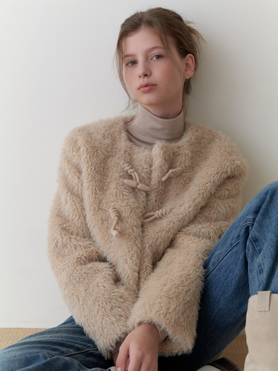 Floofy fur jacket (beige) - 하고(HAGO)