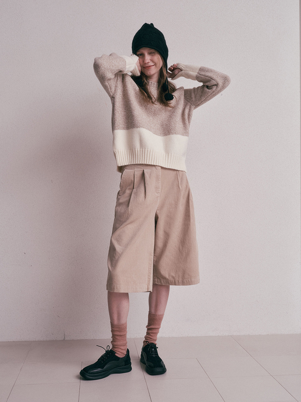 AR_Beige solid color bermuda pants - 하고(HAGO)