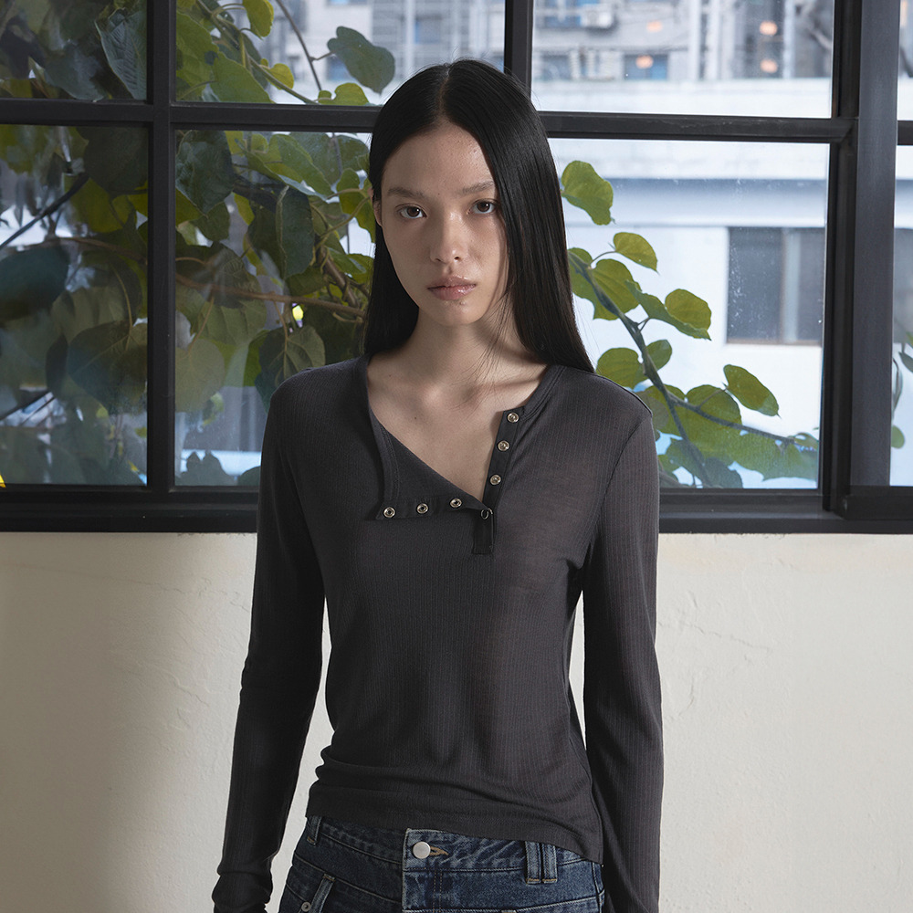 SNAP HENRY NECK TEE - CHARCOAL - HAGO(하고)