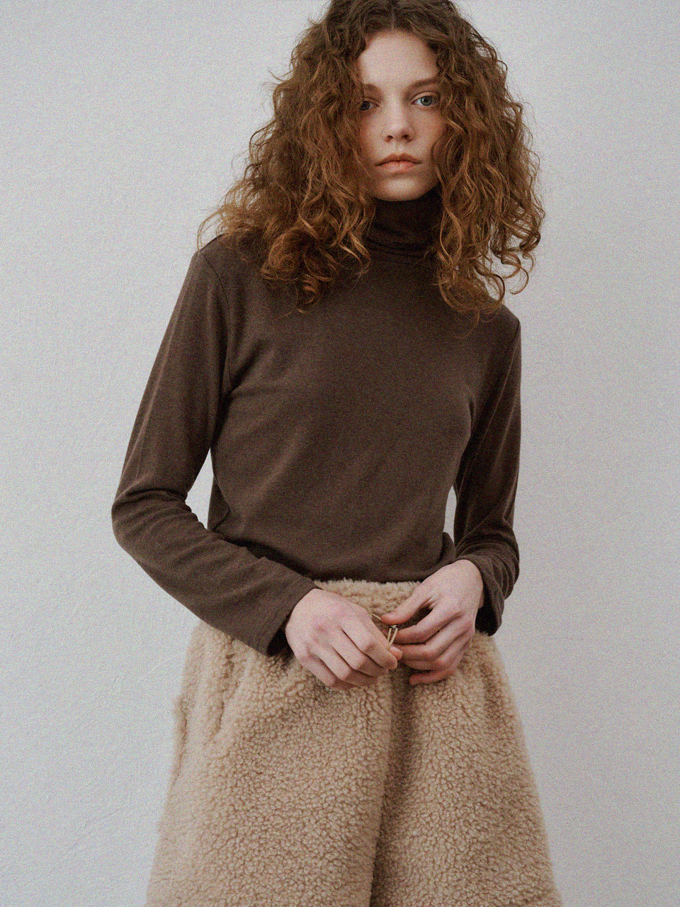 Basic turtle neck T-shirts (Brown) - 하고(HAGO)