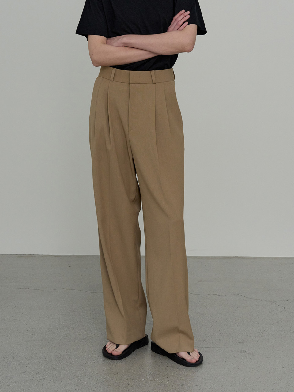 [주말특가]WOOL BLEND TWO TUCK SLACKS_BEIGE - 하고(HAGO)