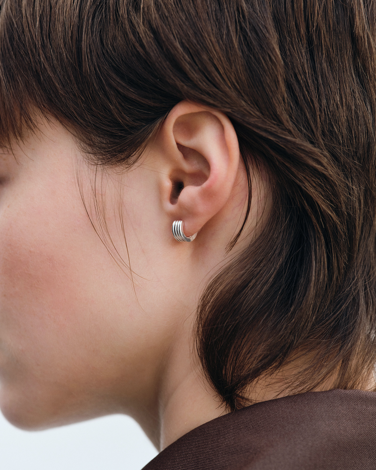 Close Mini Earring - Silver (silver925) - 하고(HAGO)