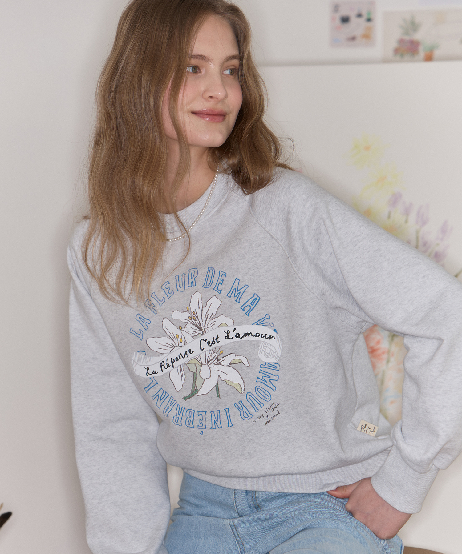 [논로컬 X 이하여백] Lily Hand Drawing Sweatshirt - Light Grey - HAGO(하고)