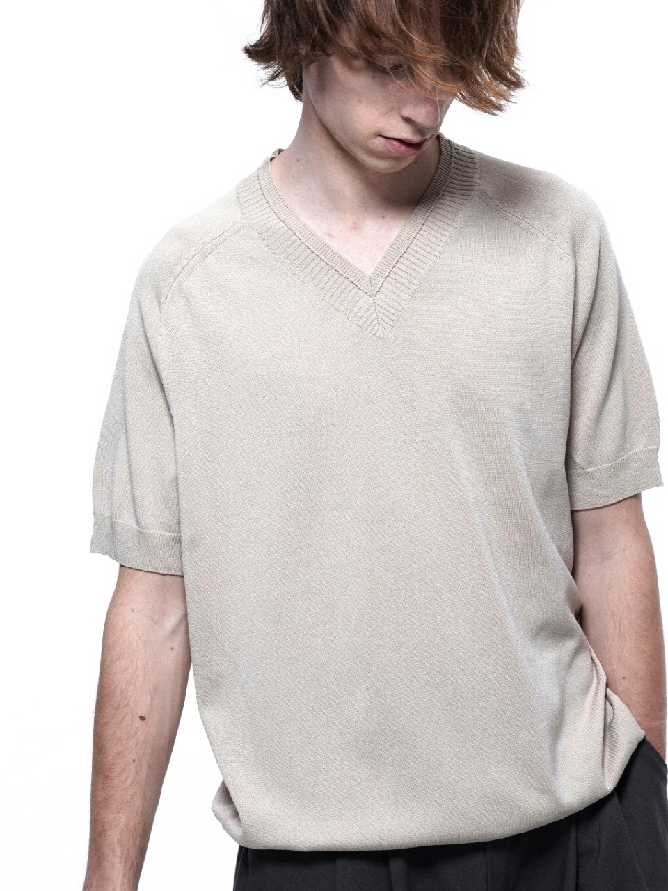 Reglan Slit V-neck Half Knit (Beige) - 하고(HAGO)