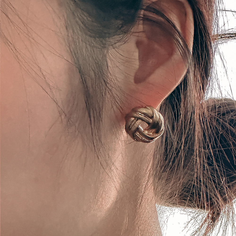 BE0067 GOLD EARRING - 하고(HAGO)