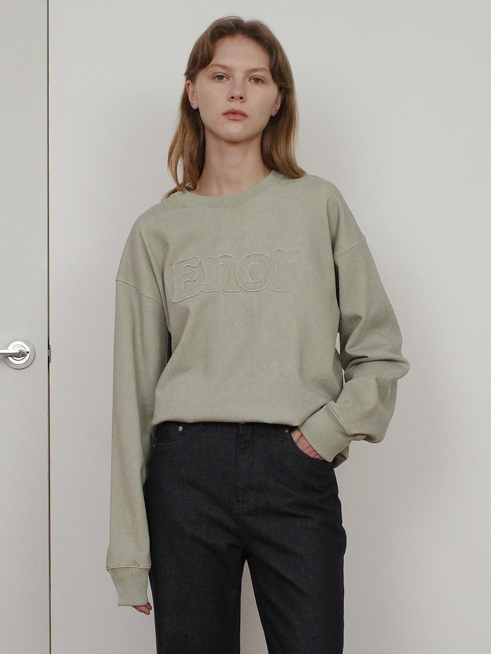 ENOR PATCH LOGO PIGMENT SWEATSHIRT - GREEN - 하고(HAGO)