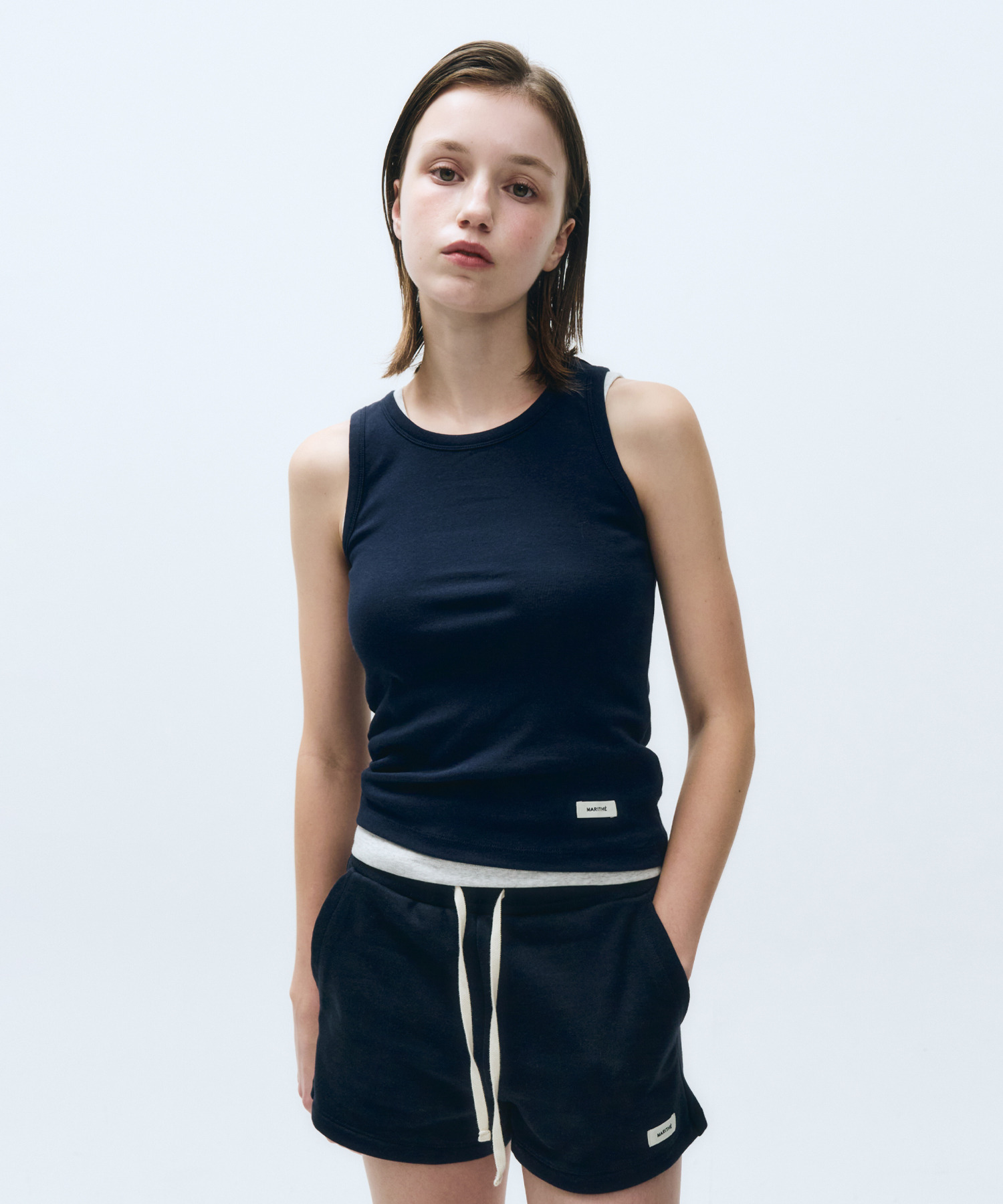 W BASIC SLEEVELESS navy - 하고(HAGO)