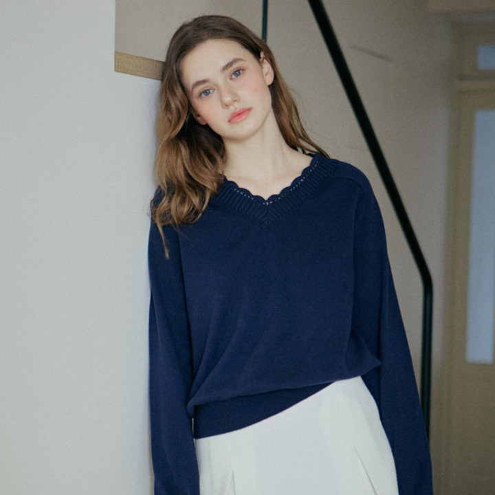 LACE V NECK KNIT_NAVY - 하고(HAGO)
