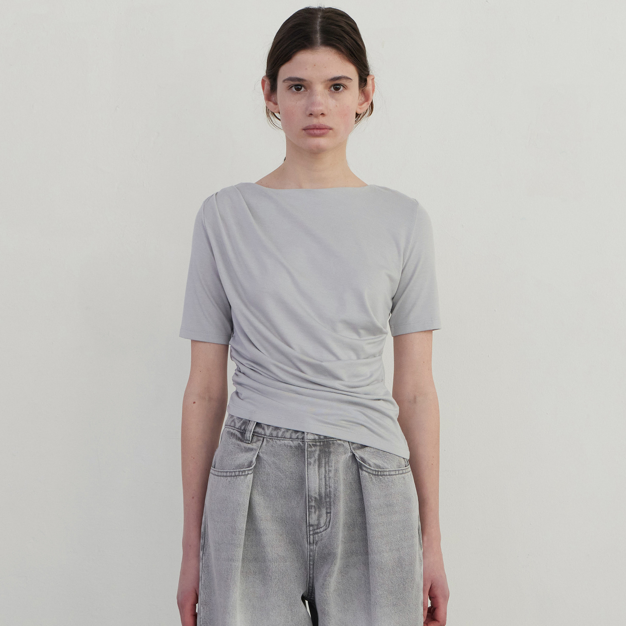 UNBALANCE DRAPE HALF T-SHIRT - GRAY - 하고(HAGO)