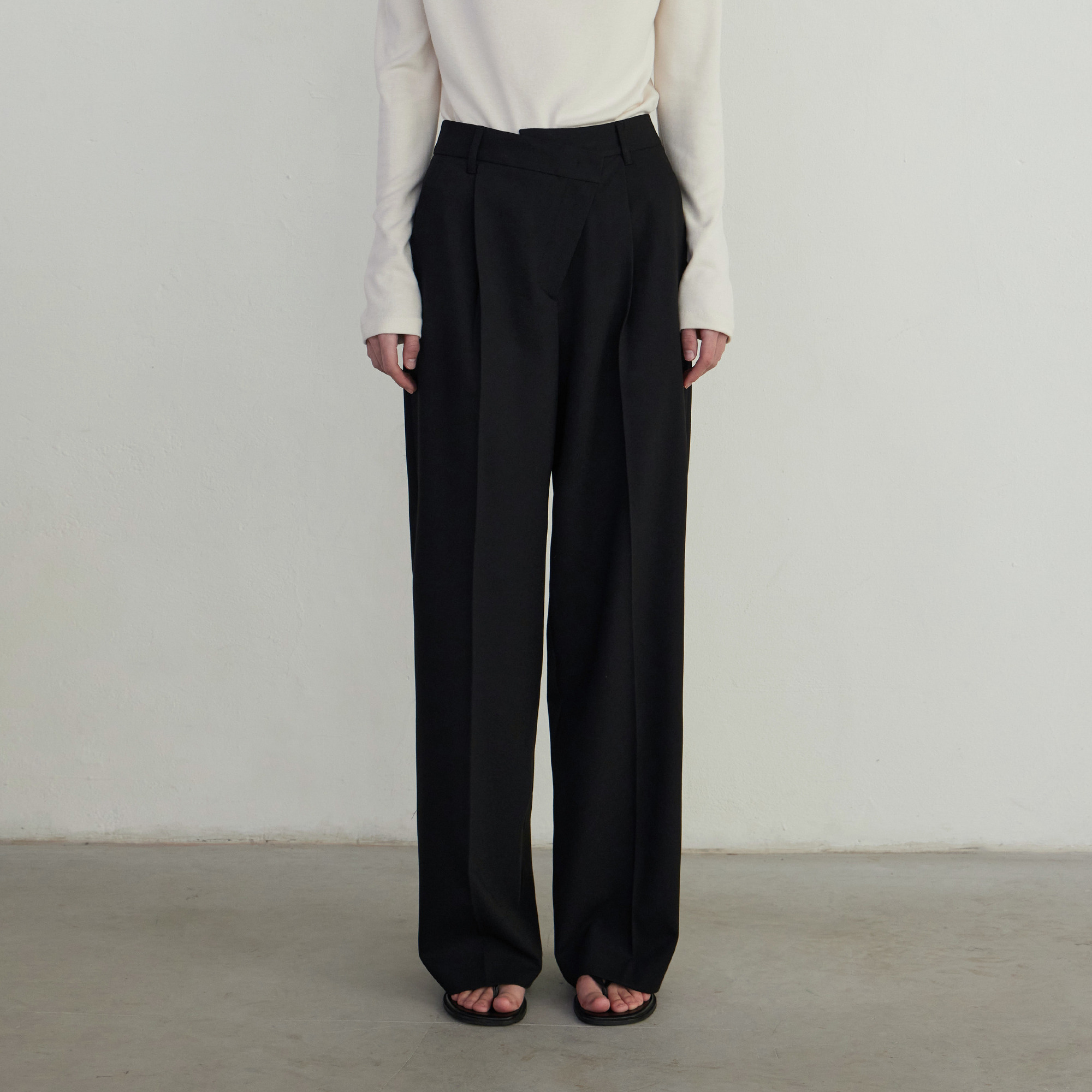 UNBALANCE ONE TUCK WIDE FIT SLACKS - BLACK - HAGO(하고)