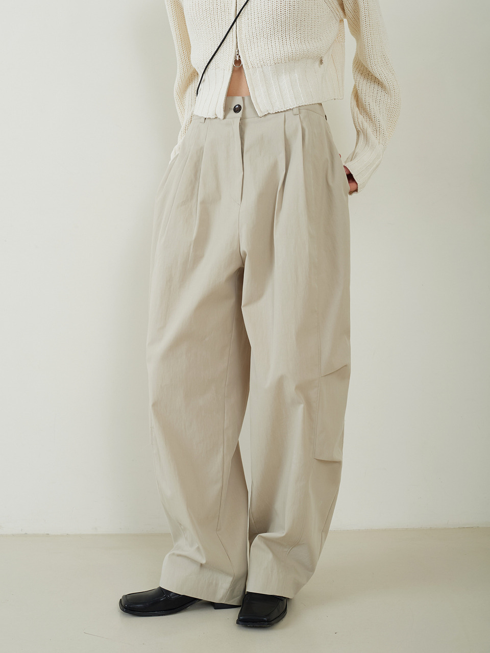 Baloon Fit Two-Tucked Pants Beige - 하고(HAGO)
