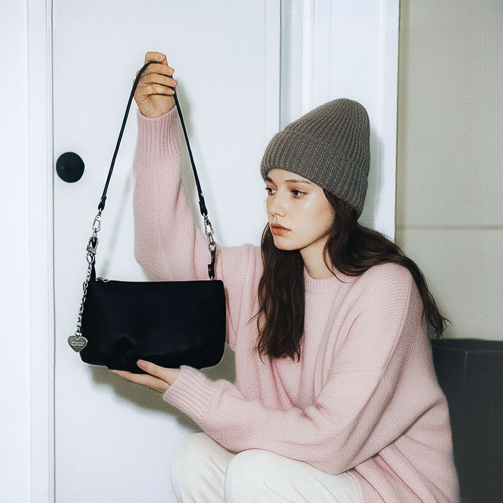 Loverit dumpling pouch bag Black - 하고(HAGO)