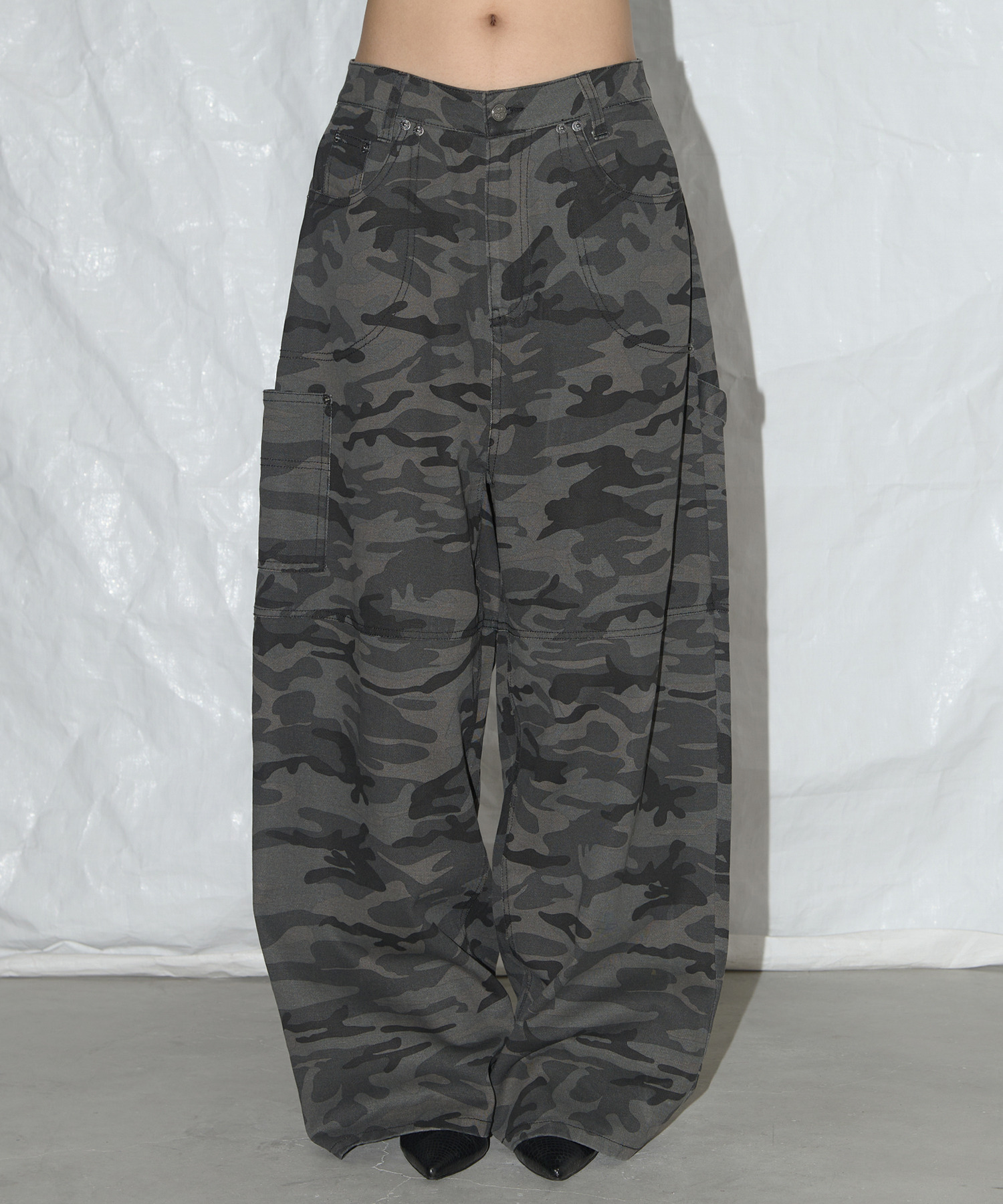 Carpenter Lettering Denim Pants (Dark Gray) F25QD884 - 하고(HAGO)