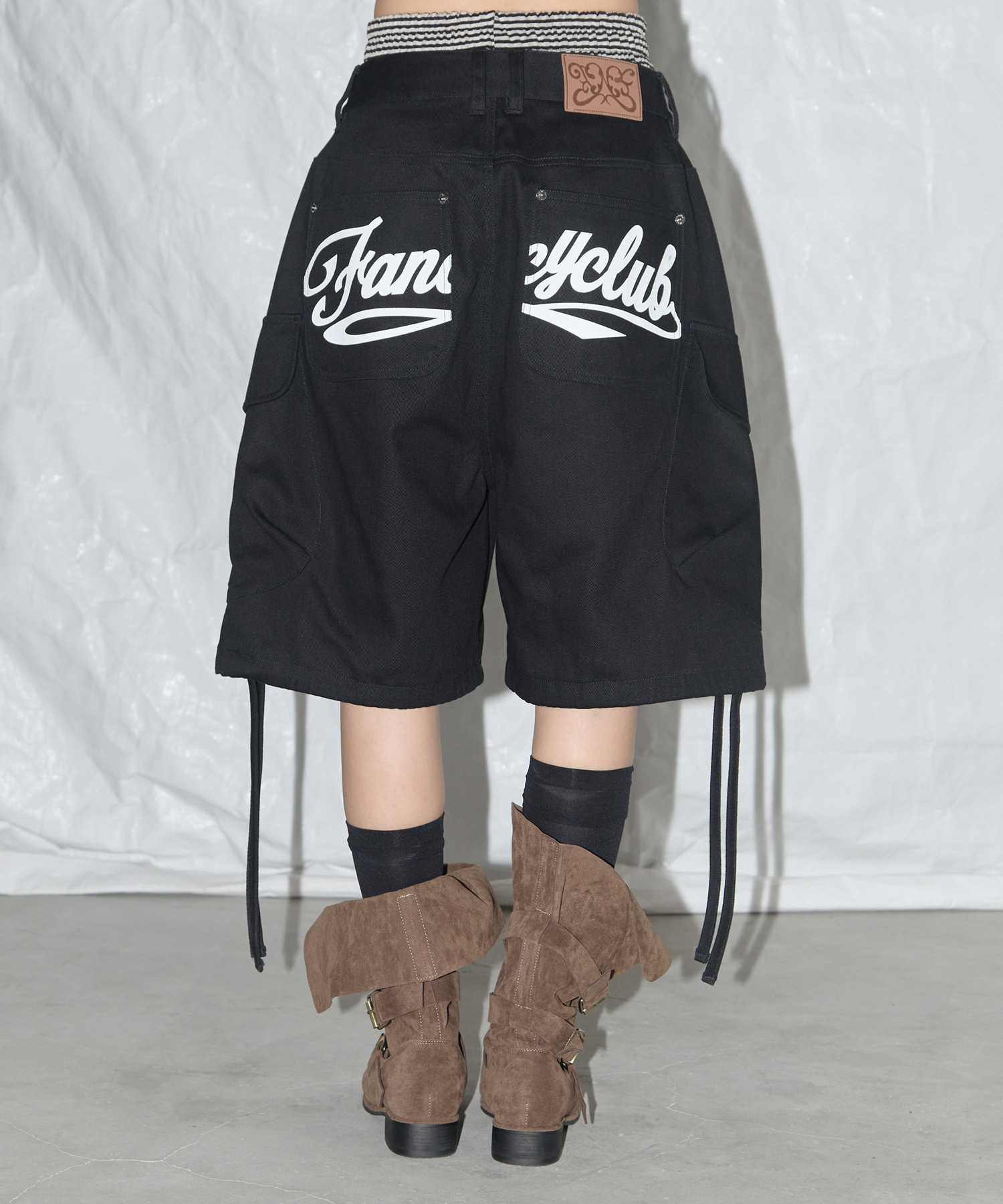 [단독~4/21][2SIZE 4/25 예약배송] Cargo Lettering Bermuda Pants (Black) F25QD889 - HAGO(하고)