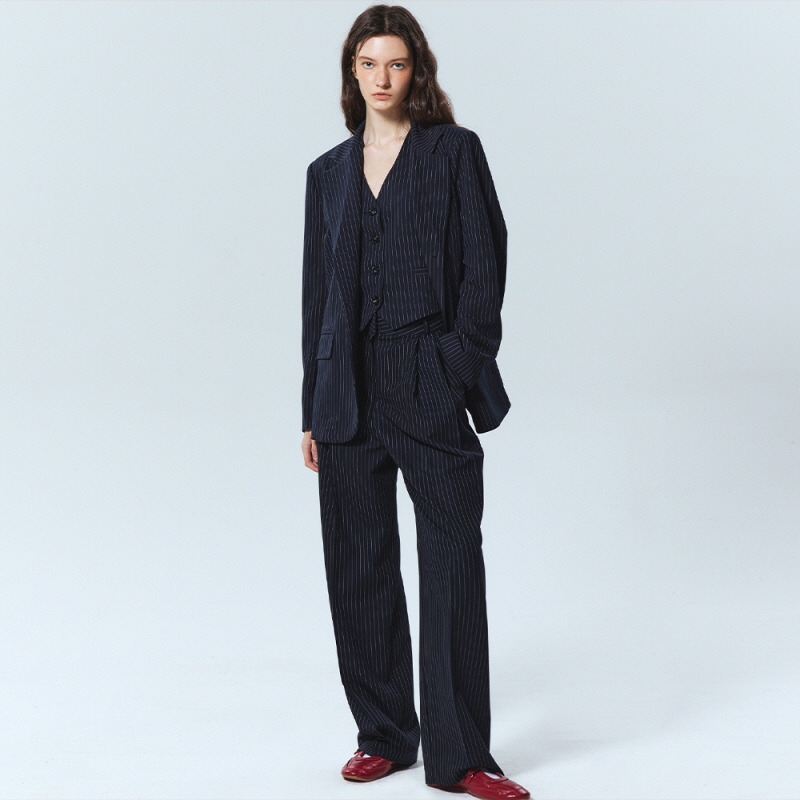 TAILORED STRIPE SUIT SET UP_NAVY - 하고(HAGO)