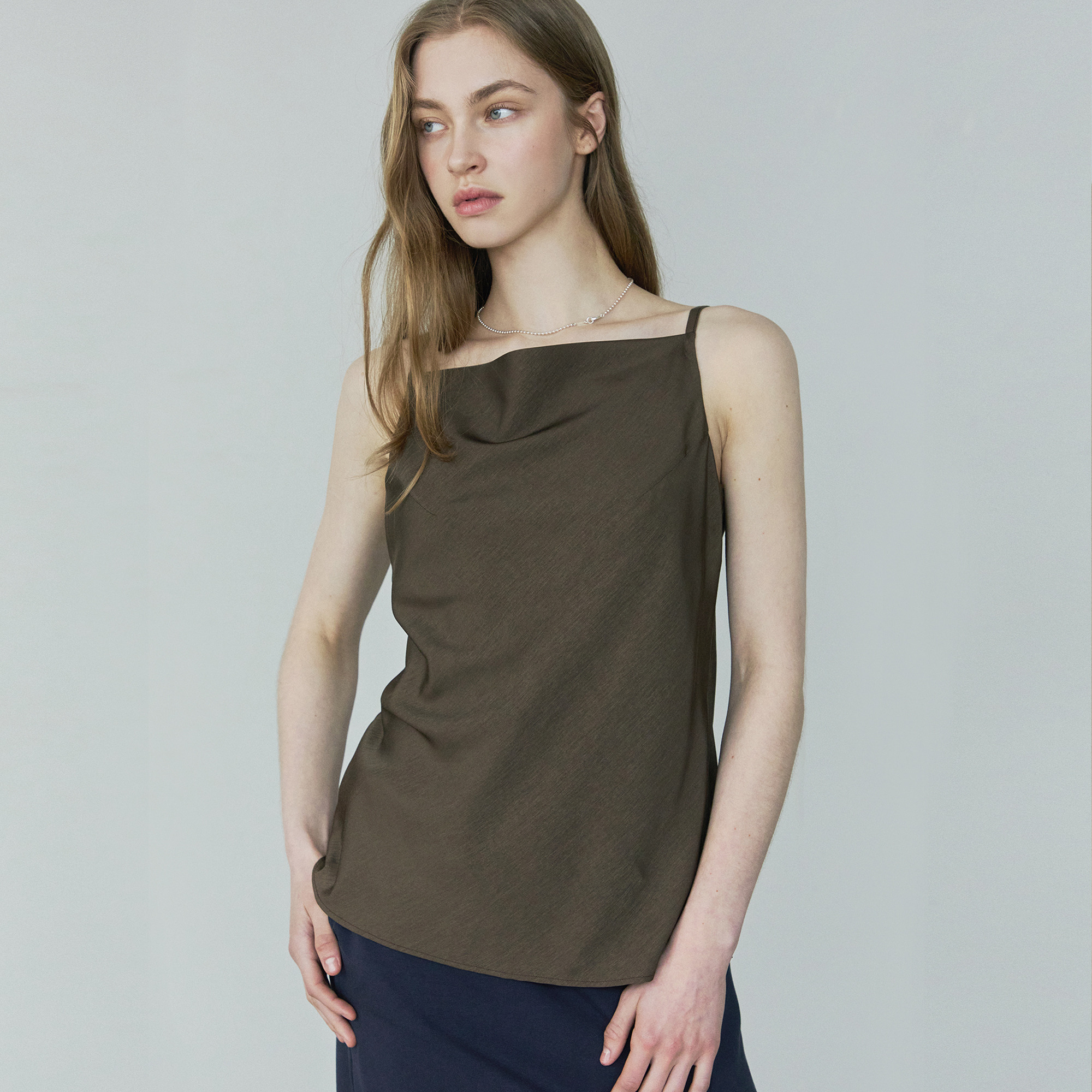 SILKY DRAPED CAMISOLE / BROWN - 하고(HAGO)