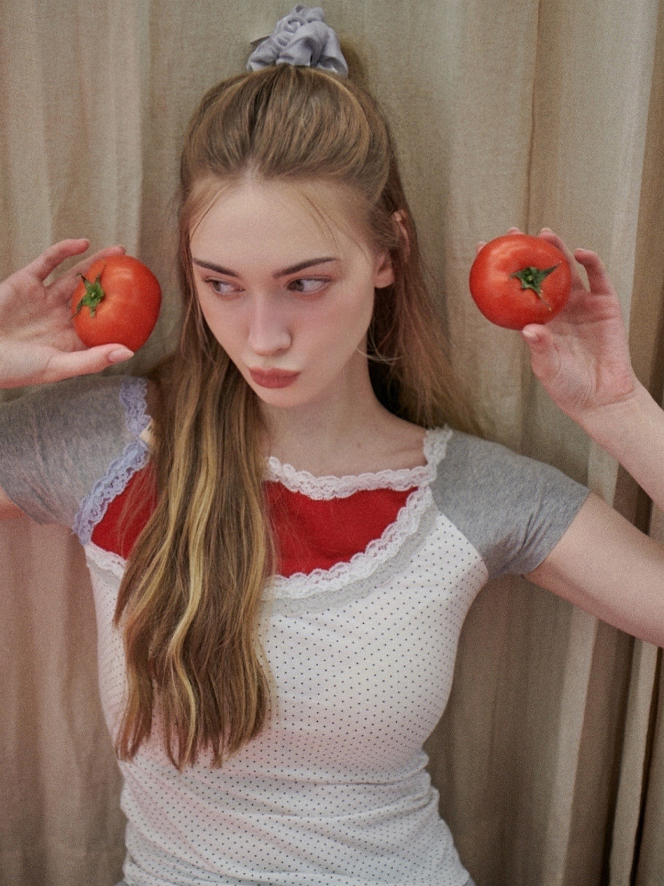 도트 배색 레이스 오프숄더 반팔티 (red+white dot) - HAGO(하고)