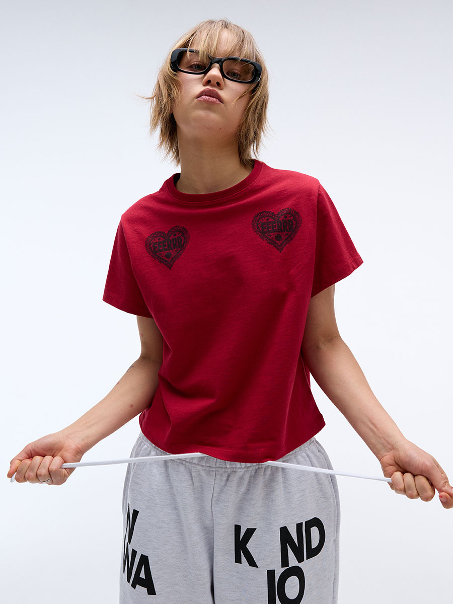 EEERRR Heart lace artwork semi-crop T-shirt (Red) - HAGO(하고)