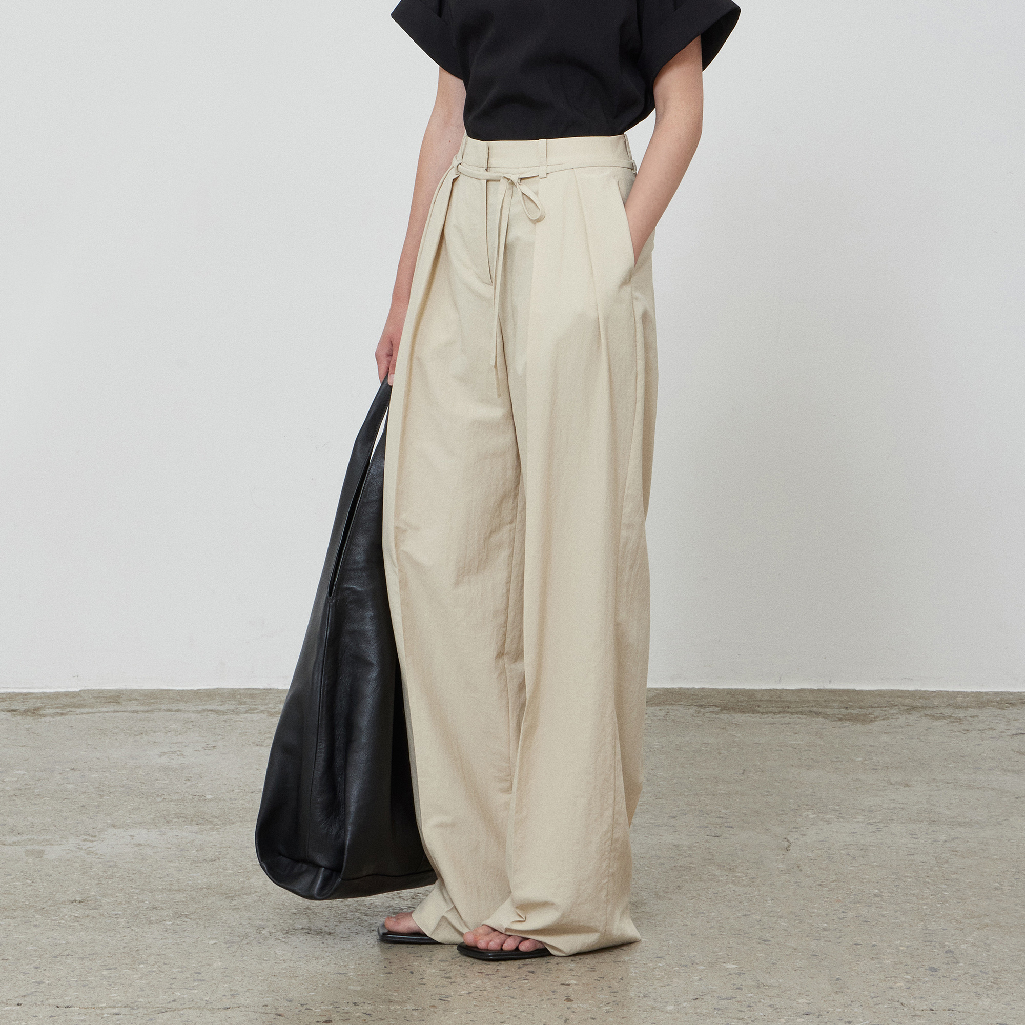 [25%쿠폰]BELTED WIDE FIT TWO TUCK SLACKS - BEIGE - HAGO(하고)