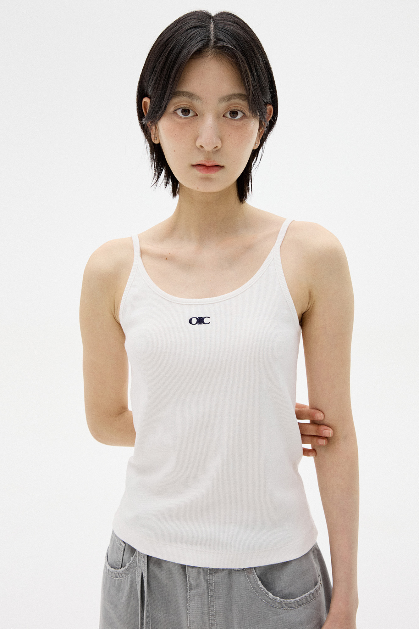 스몰 로고 스쿱넥 슬리브리스 [WHITE] - HAGO(하고)