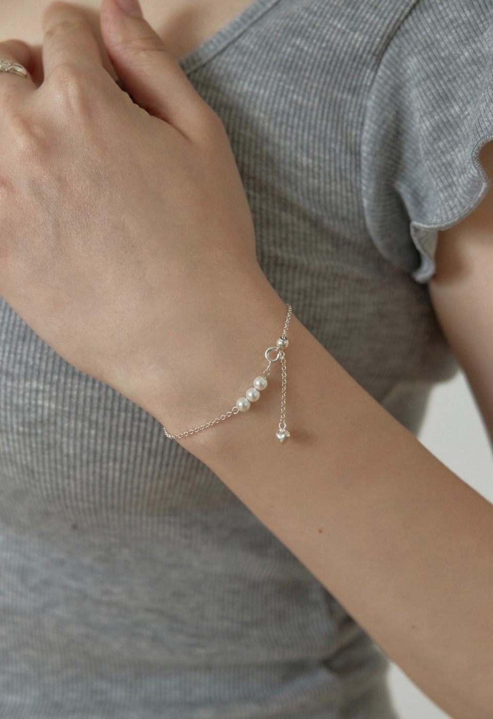 Three pearl drop bracelet - HAGO(하고)