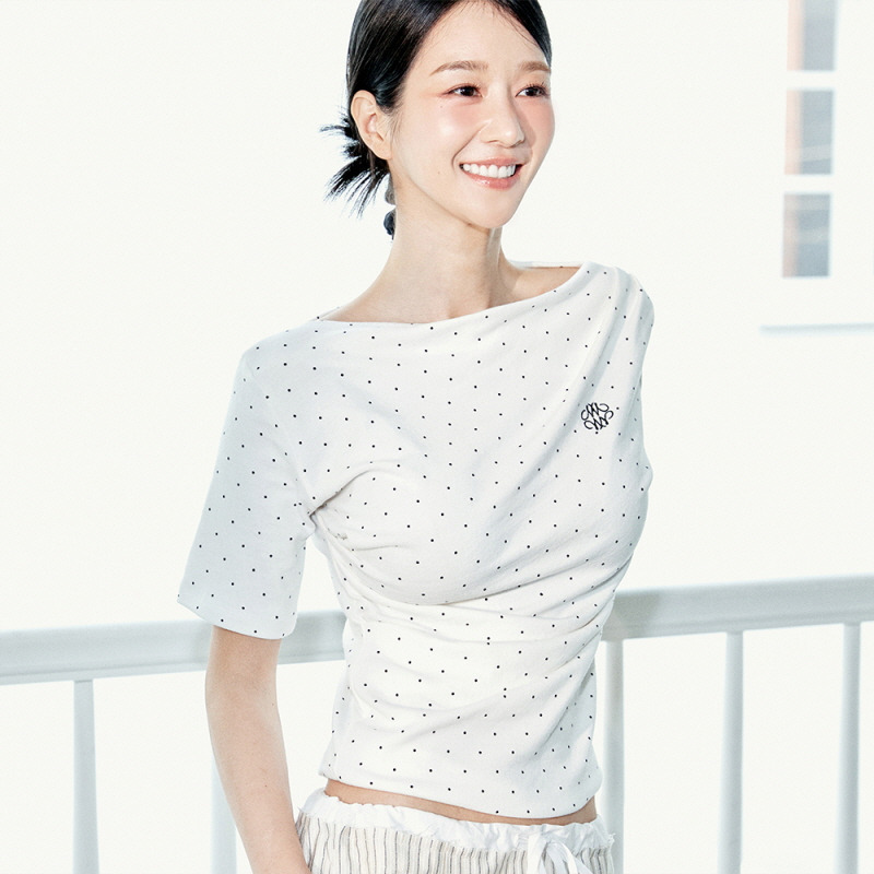 [서예지 착용] DOT HALF SHIRRING DRAPE BOAT NECK TOP_IVORY - HAGO(하고)
