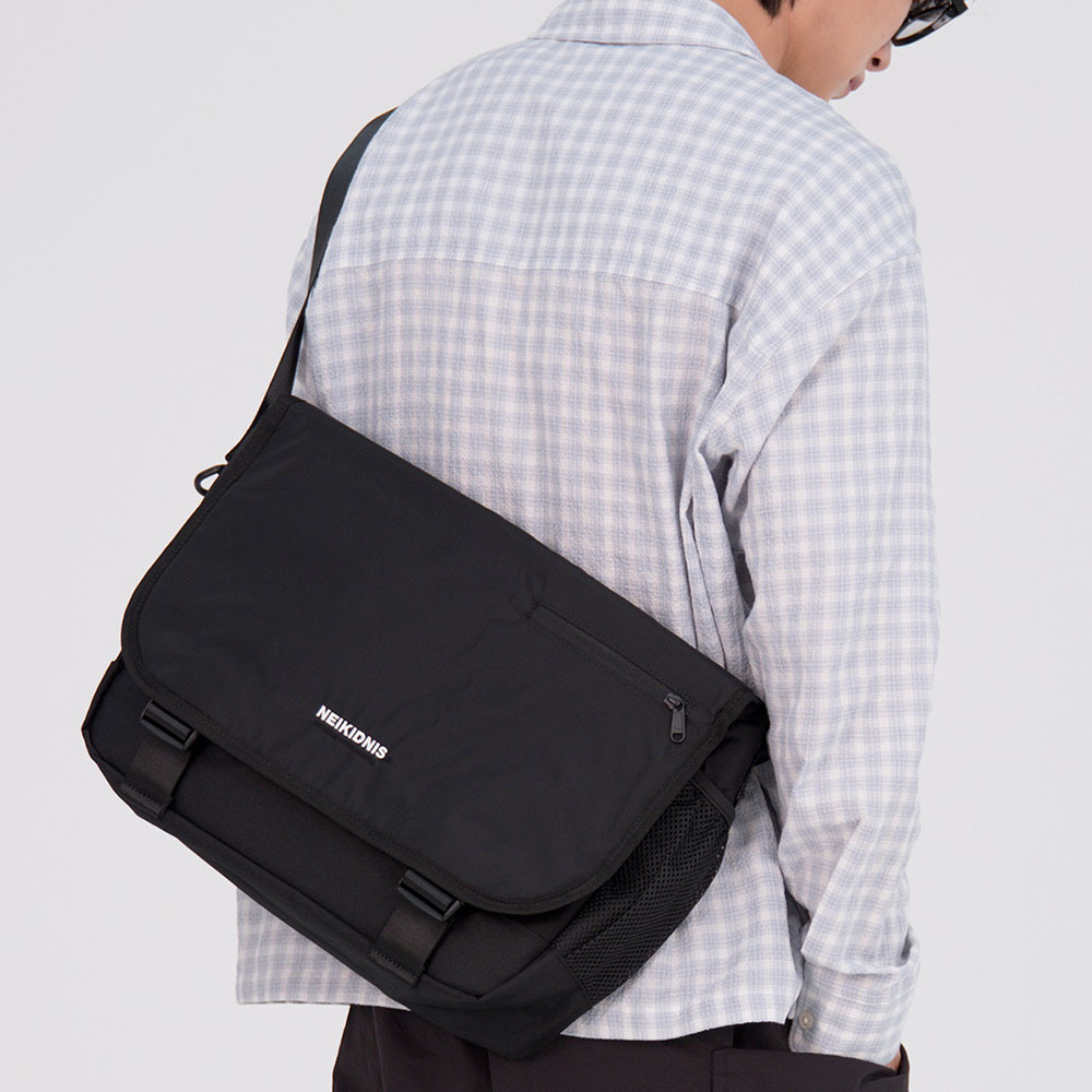 ESSENTIAL MESSENGER BAG / BLACK - HAGO(하고)